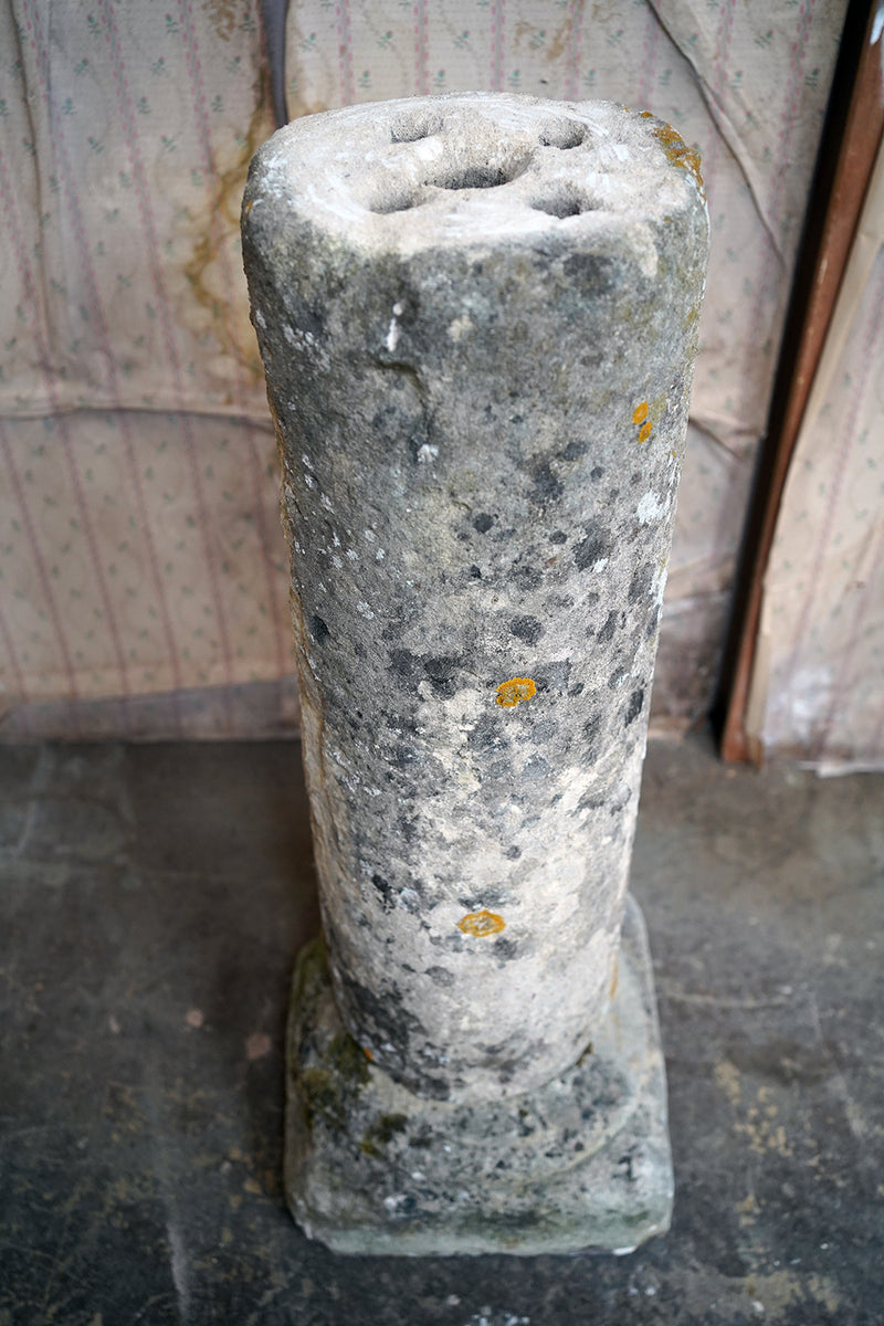An Early 19thC Carved Bath Stone Column c.1800 – Doe & Hope