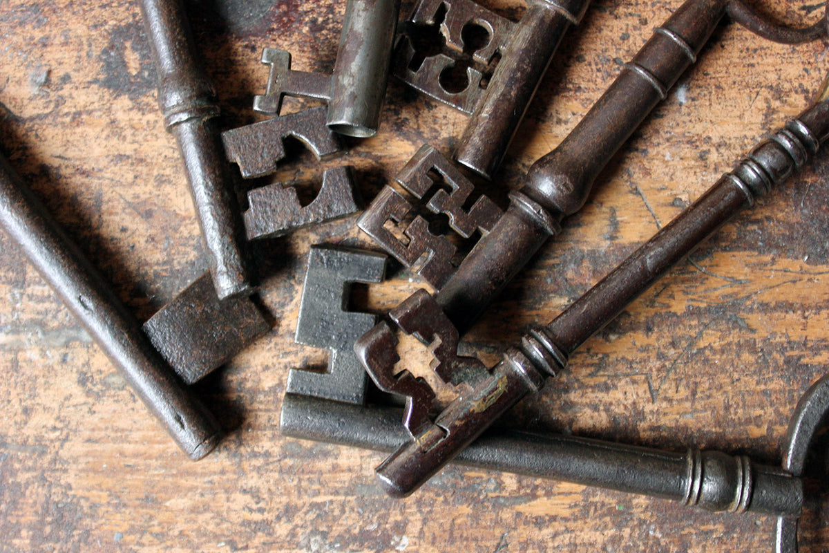 A Collection of Seven Antique Keys c.1790-1850 – Doe & Hope