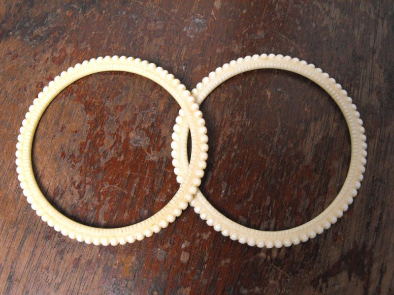 A Beautiful Pair of Early 20thC Art Deco Ivory Bangles – Doe & Hope