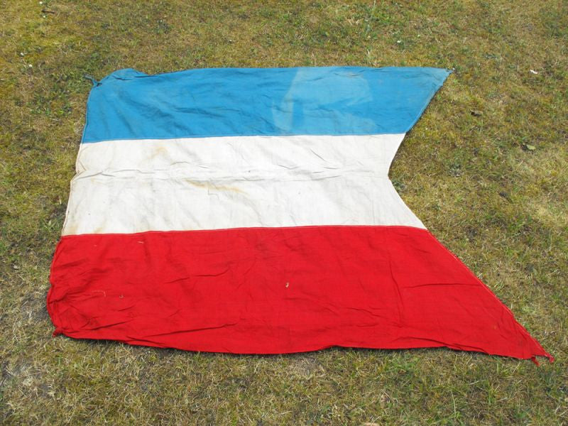 A Decorative Tri-Colour Vintage Cotton Swallowtail Flag – Doe & Hope